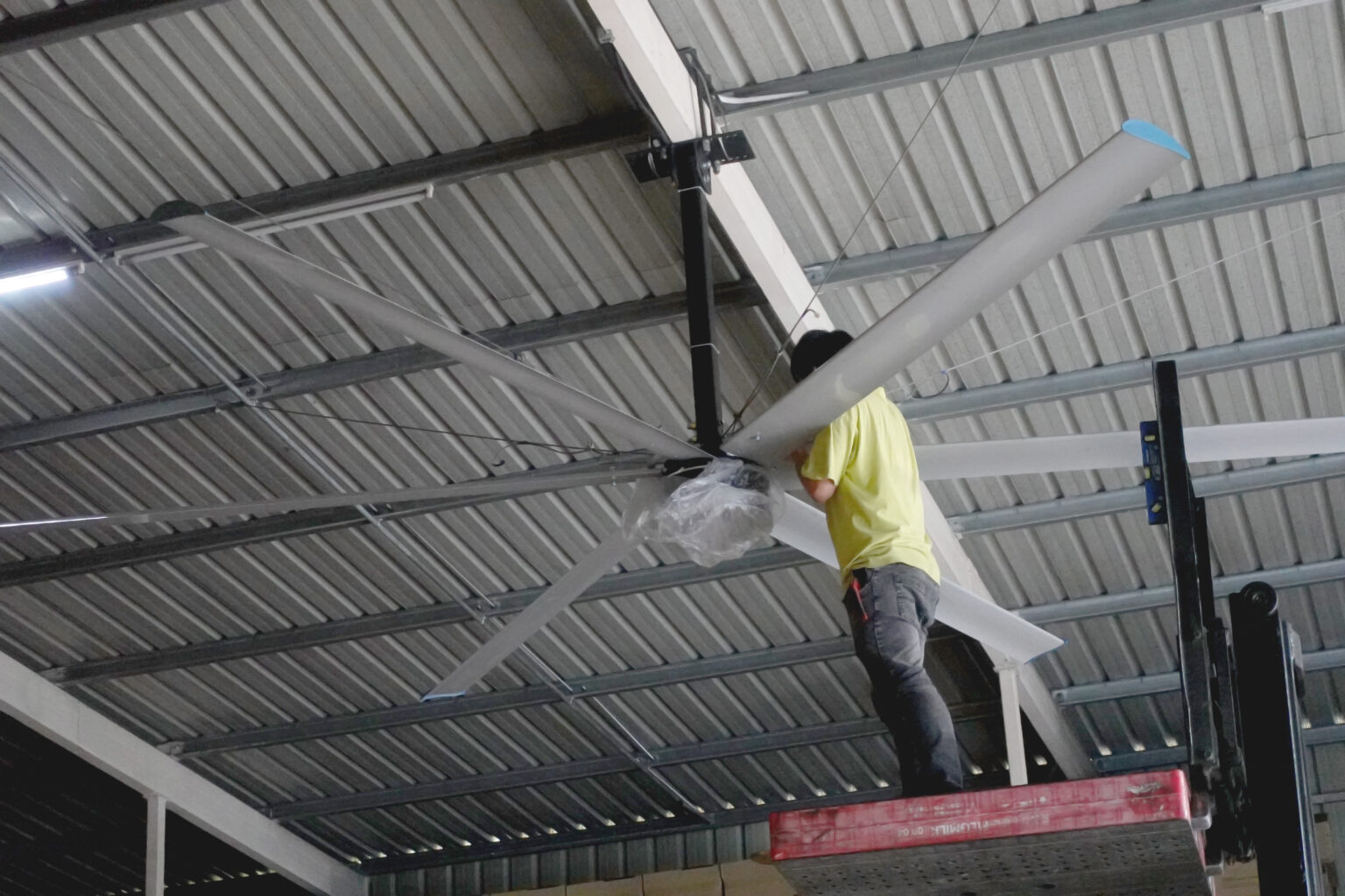 HVLS Fan – Eco Breeze